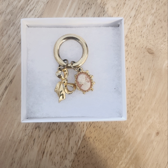 Source Unknown | Accessories | Vintage Peach Cream Cameo And Gold Bow ...